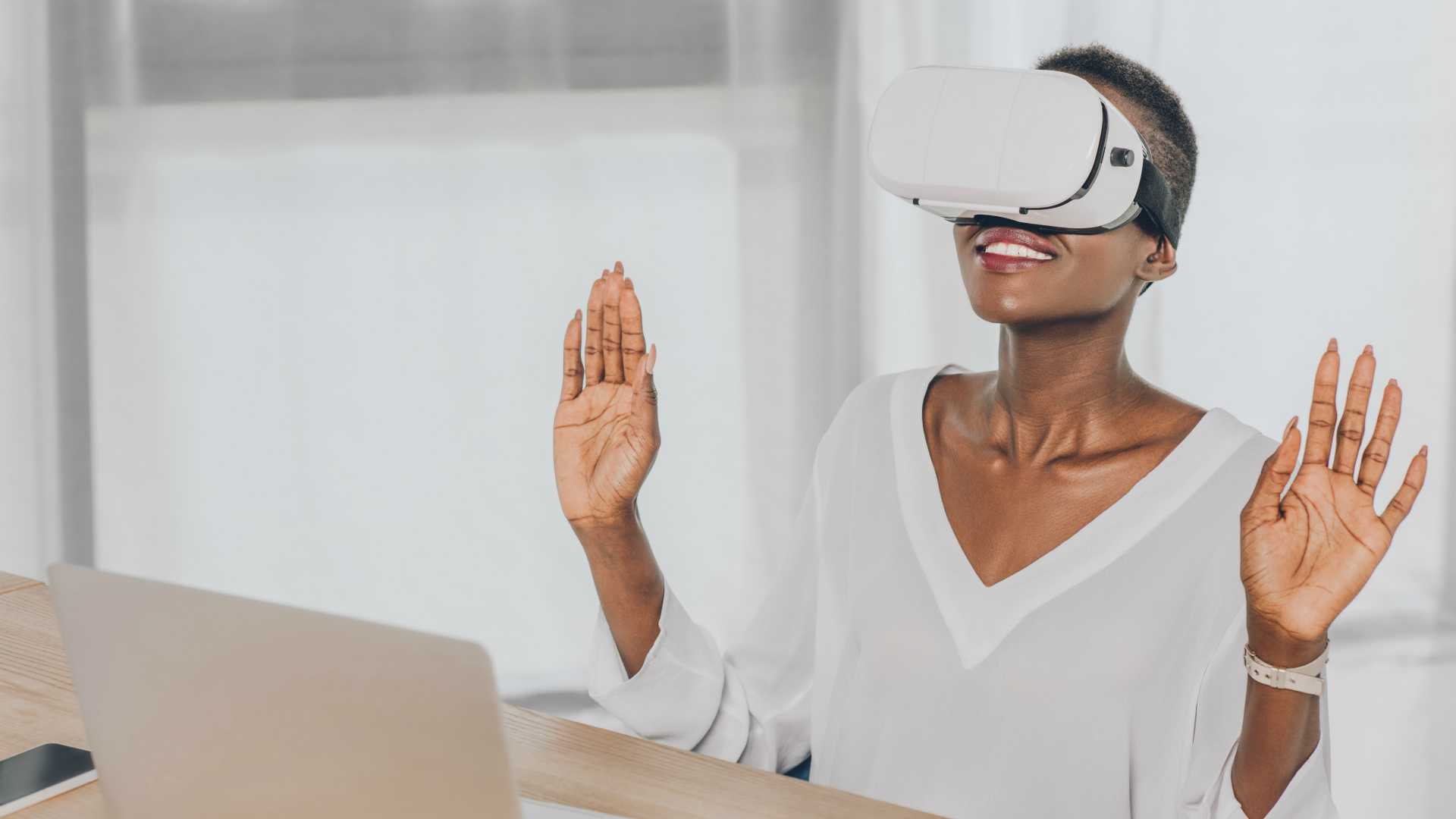 Do You Have a Large Deskless Workforce? VR Could Be Your Key to Success ...