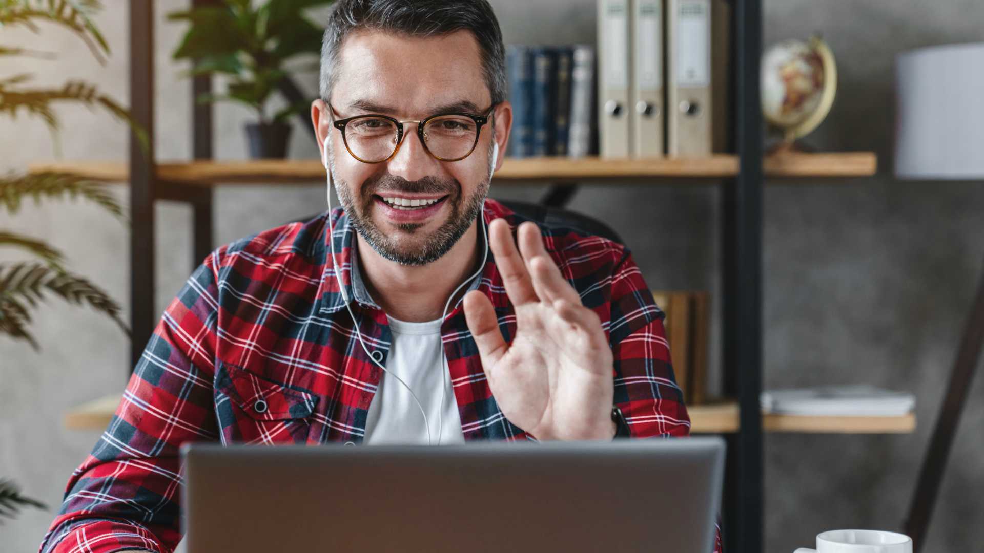 5 Ways to Maximize Your Listening Skills During Online Meetings