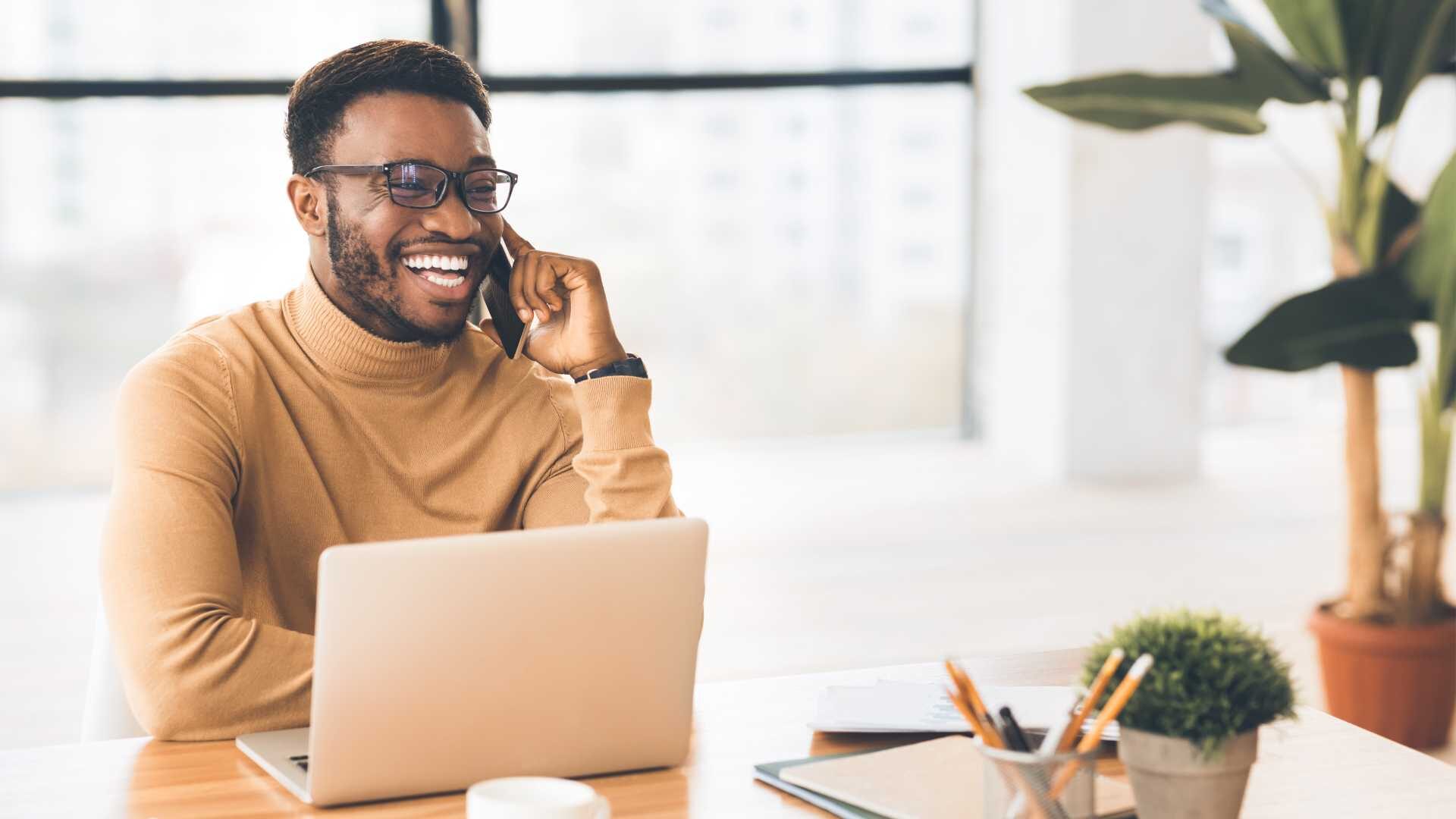 7 Strategies to Accelerate Sales Team Development in a Hybrid Workplace