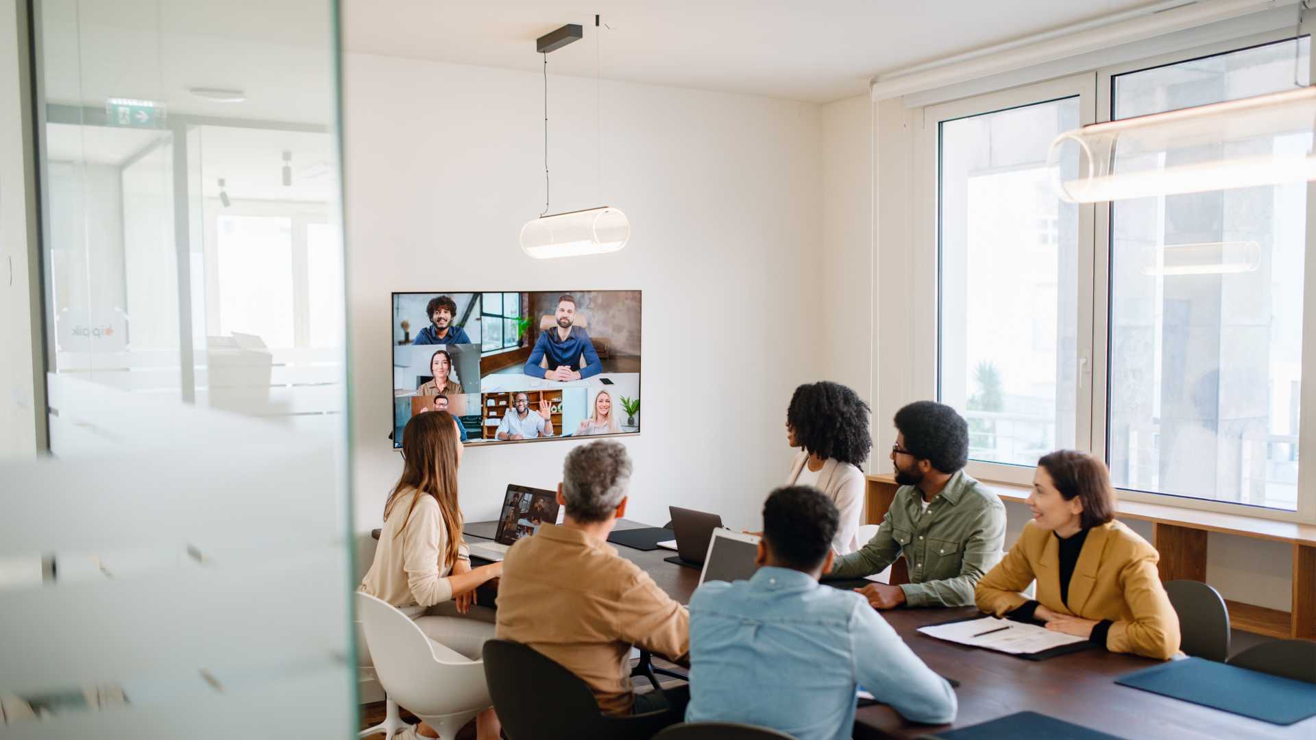 Scaling Learning: The Power of Outsourcing for Skill Growth